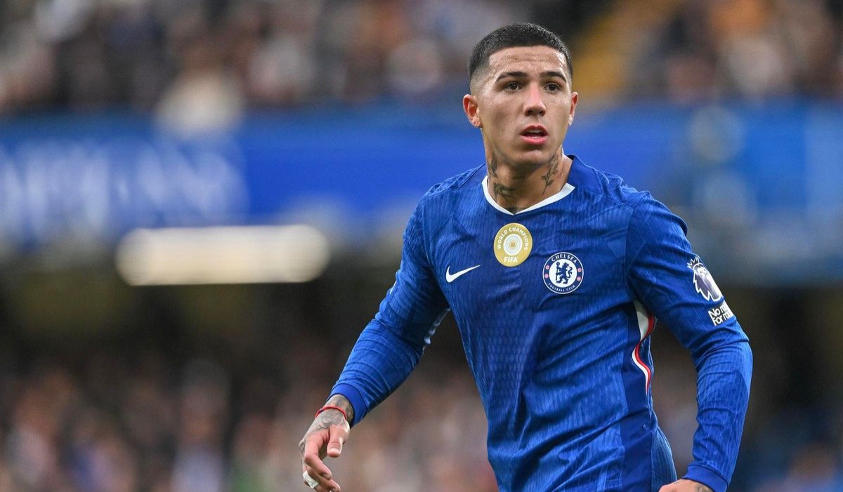 PSG Circle Enzo Fernández As Midfielder Reconsiders Chelsea Future ...
